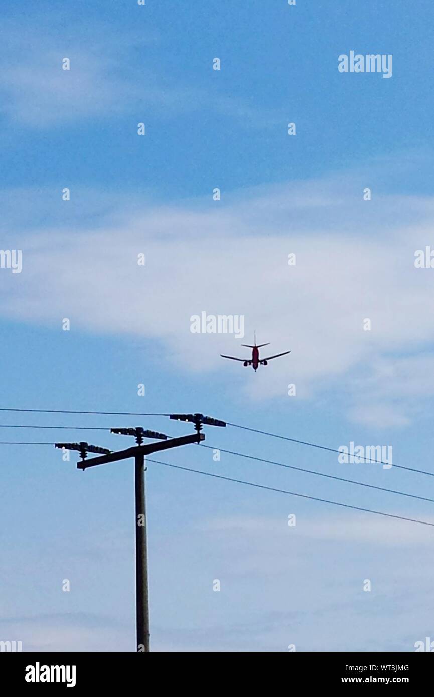 Flying lines hi-res stock photography and images - Alamy