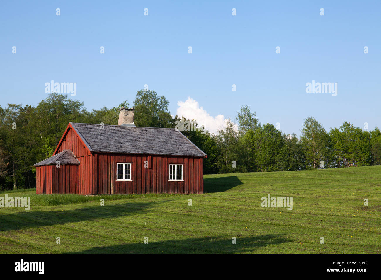 FRÖSÖN, SWEDEN ON JUNE 06, 2019. View of a red wooden building. Green ...