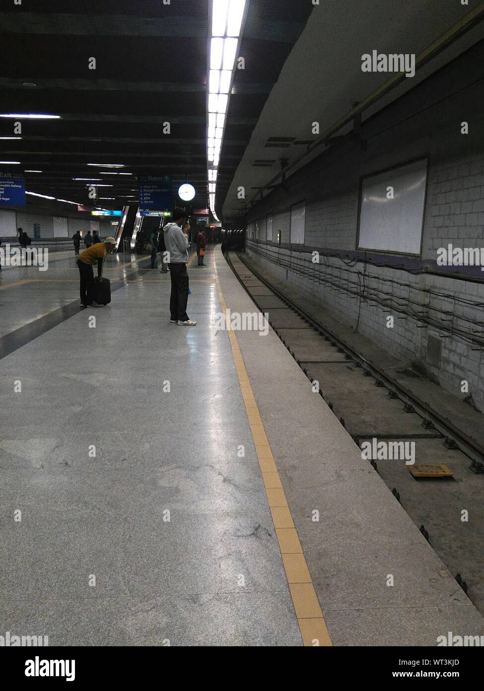 Subway Station Platform Full High Resolution Stock Photography and ...
