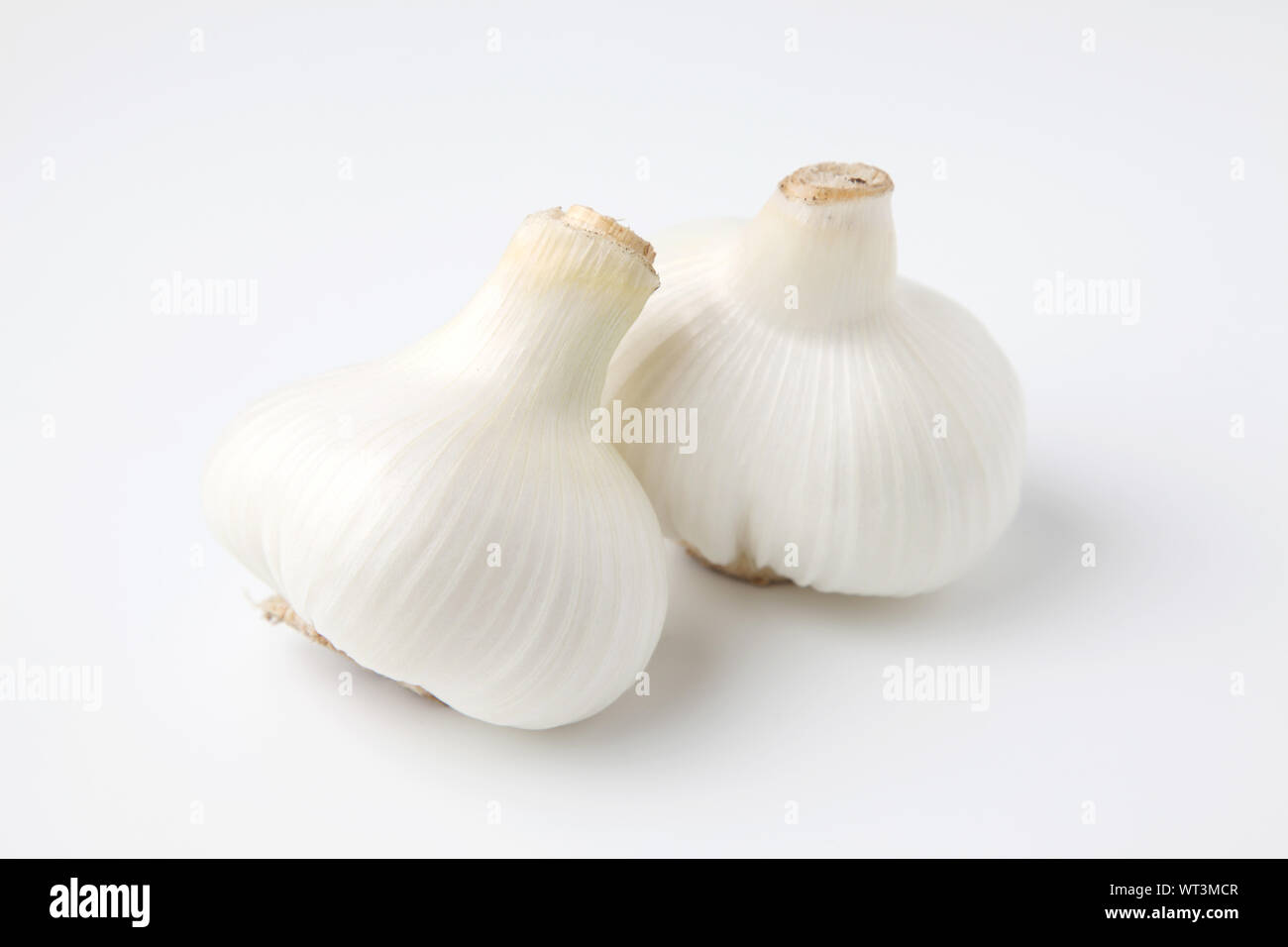 raw garlic closeup isolated on white background Stock Photo - Alamy