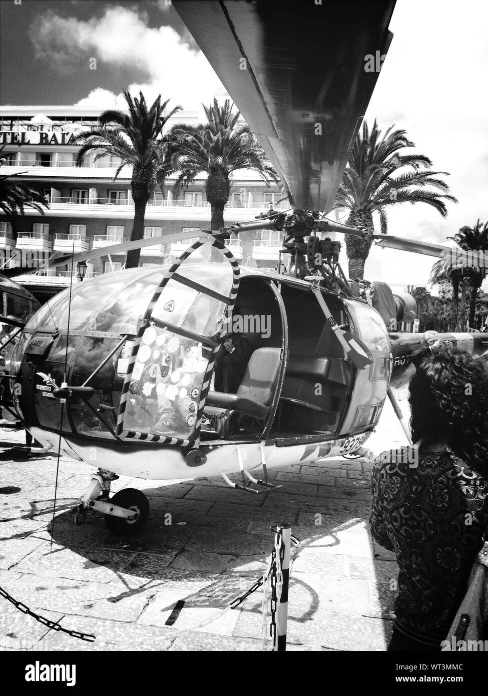 Open door helicopter hi-res stock photography and images - Alamy