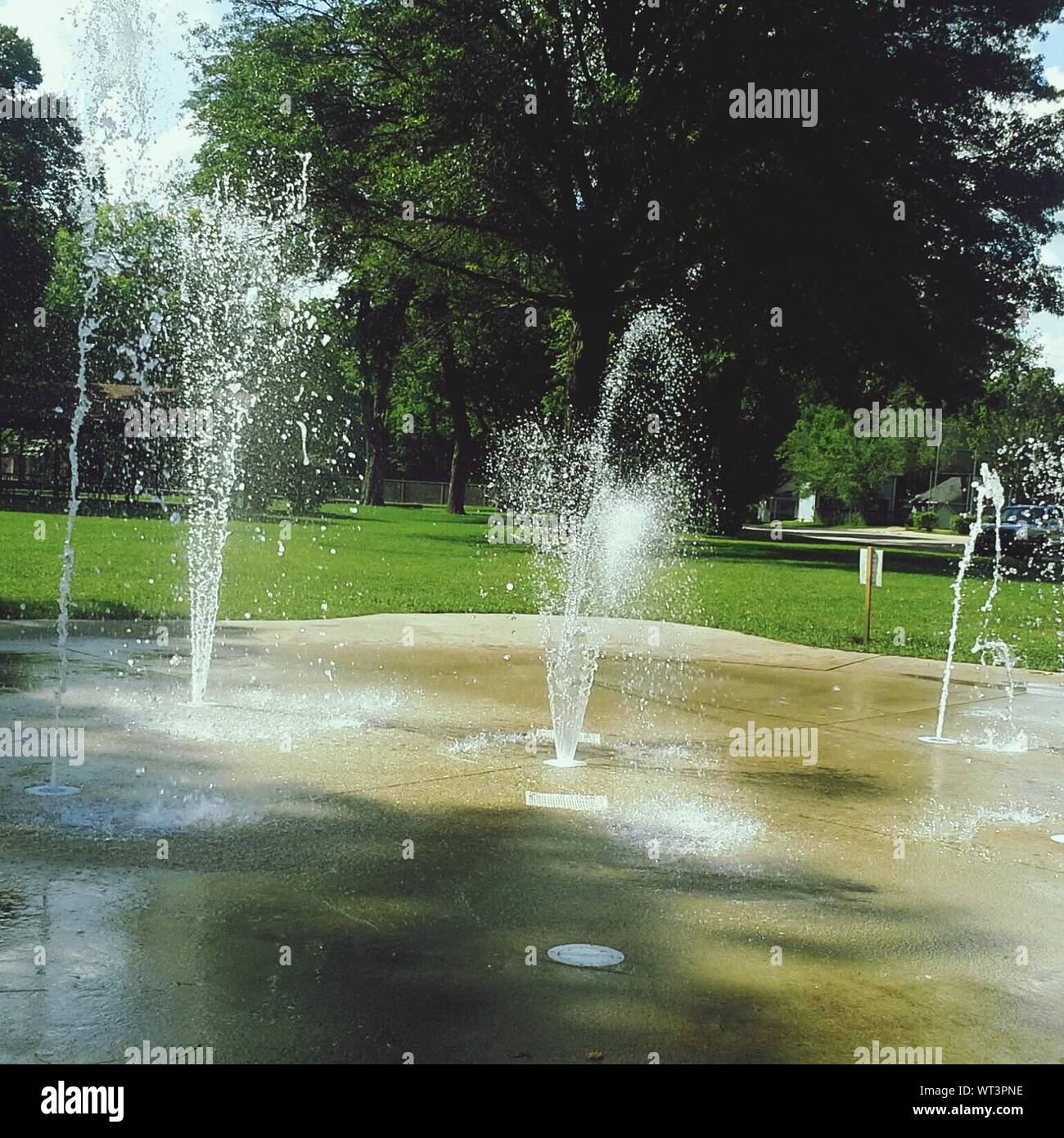 Water spraying fountains hi-res stock photography and images - Alamy