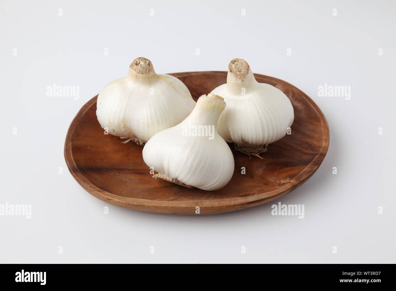 raw garlic closeup isolated on white background Stock Photo - Alamy