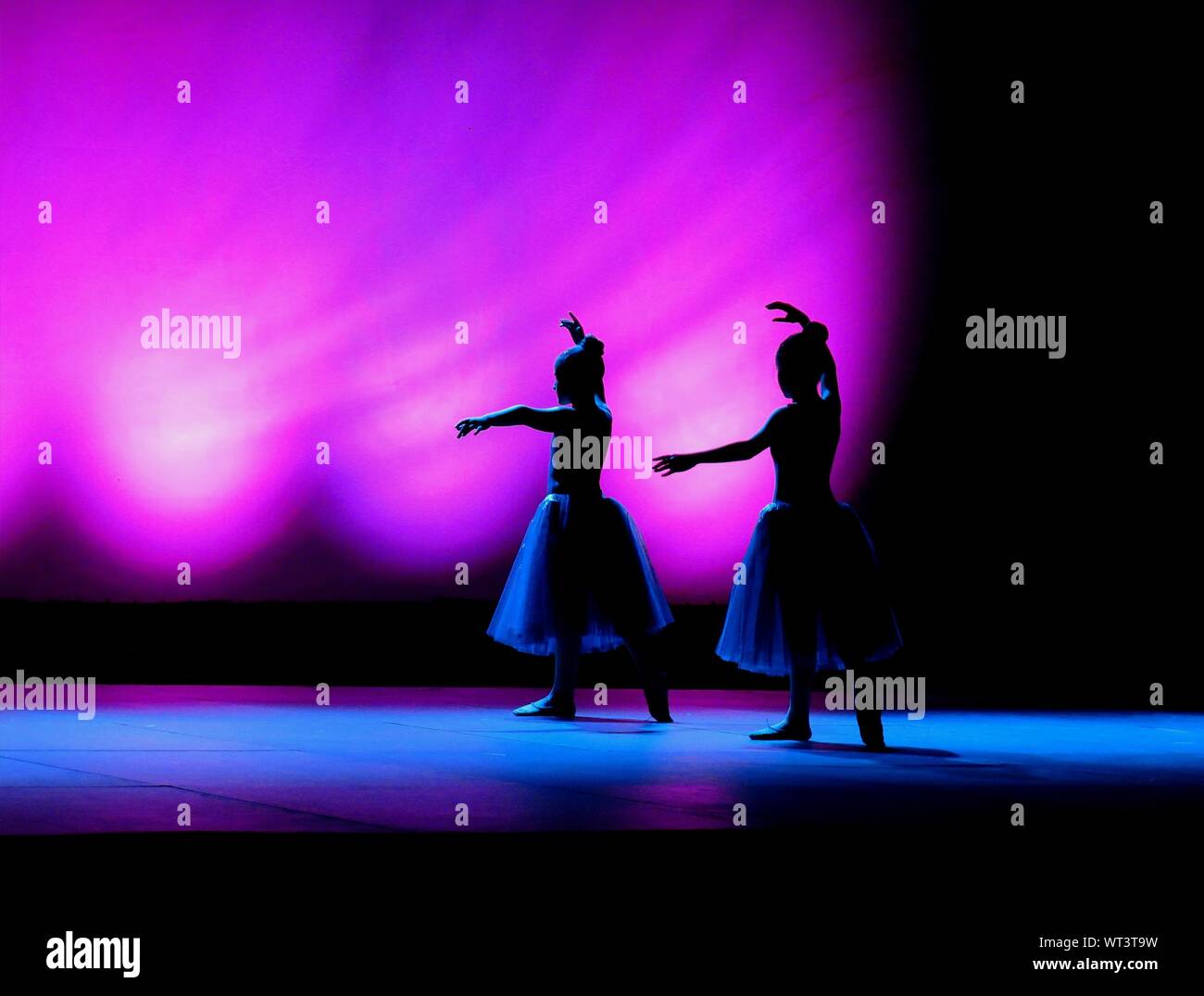 Dancing Teens High Resolution Stock Photography and Images - Alamy