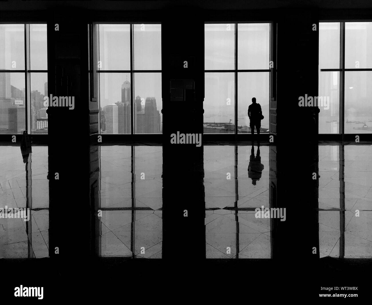 People reflection in window silhouette hi-res stock photography and ...
