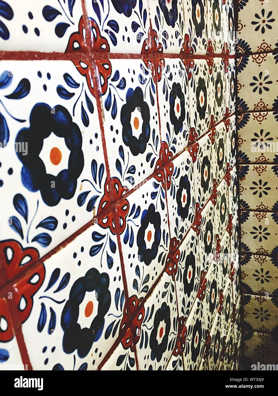 Wall tiles hi-res stock photography and images - Alamy