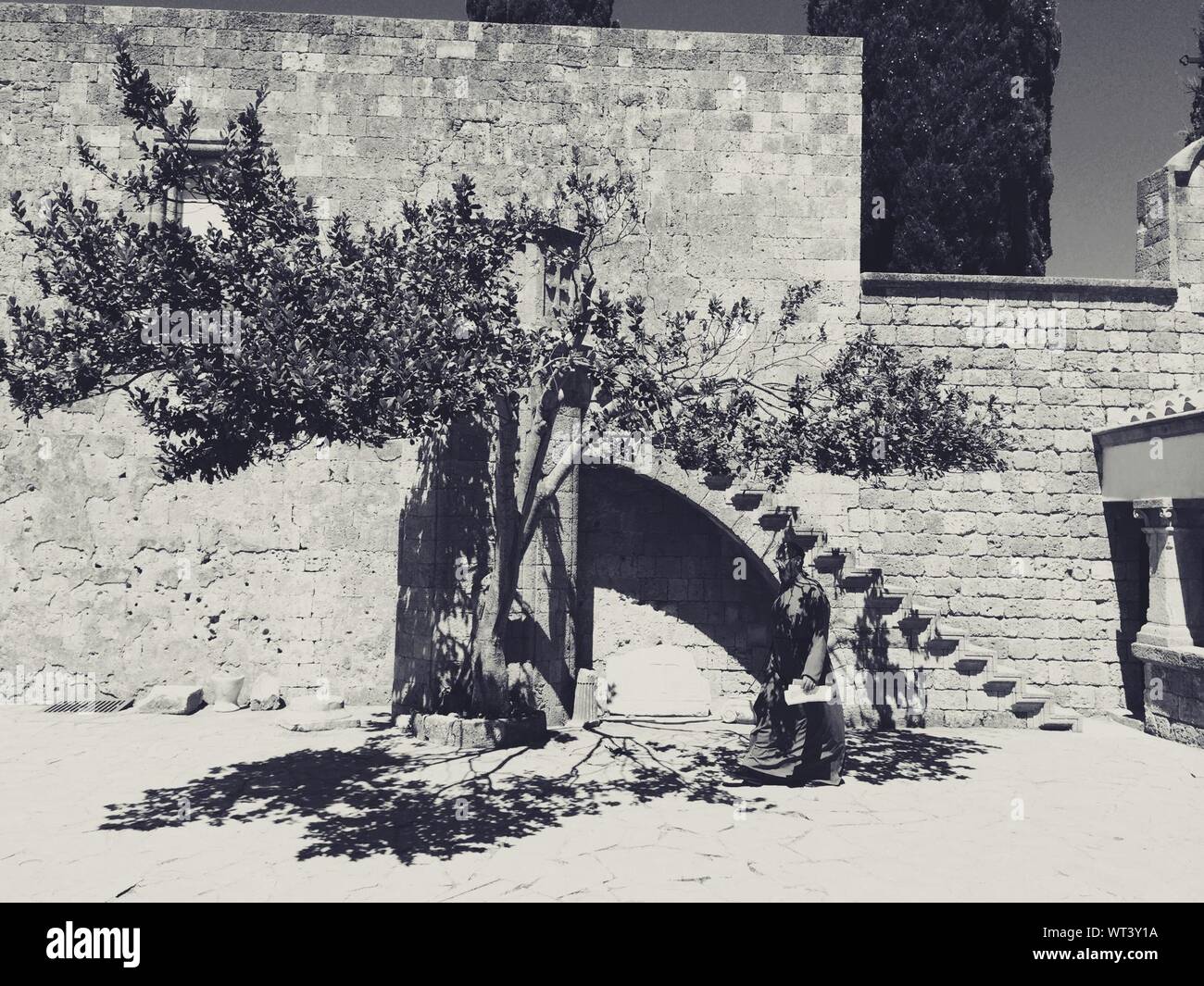 Old ancient building hi-res stock photography and images - Alamy