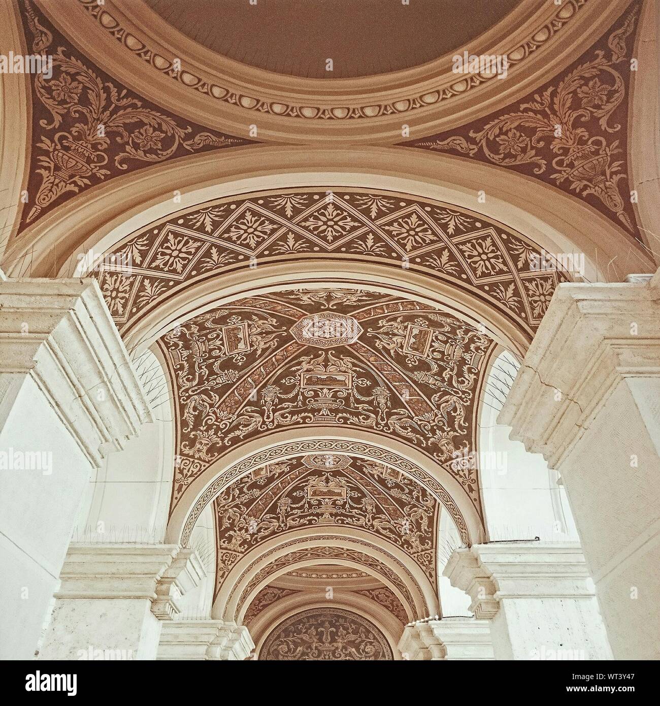 Carved ceiling hi-res stock photography and images - Alamy
