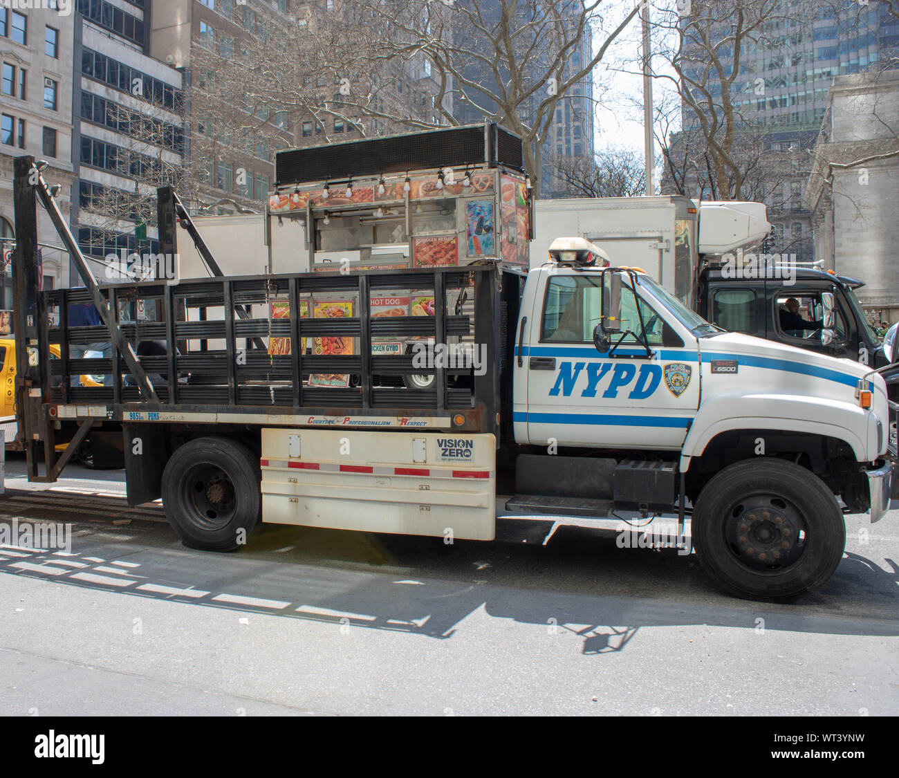 Nypd blue car hi-res stock photography and images - Alamy