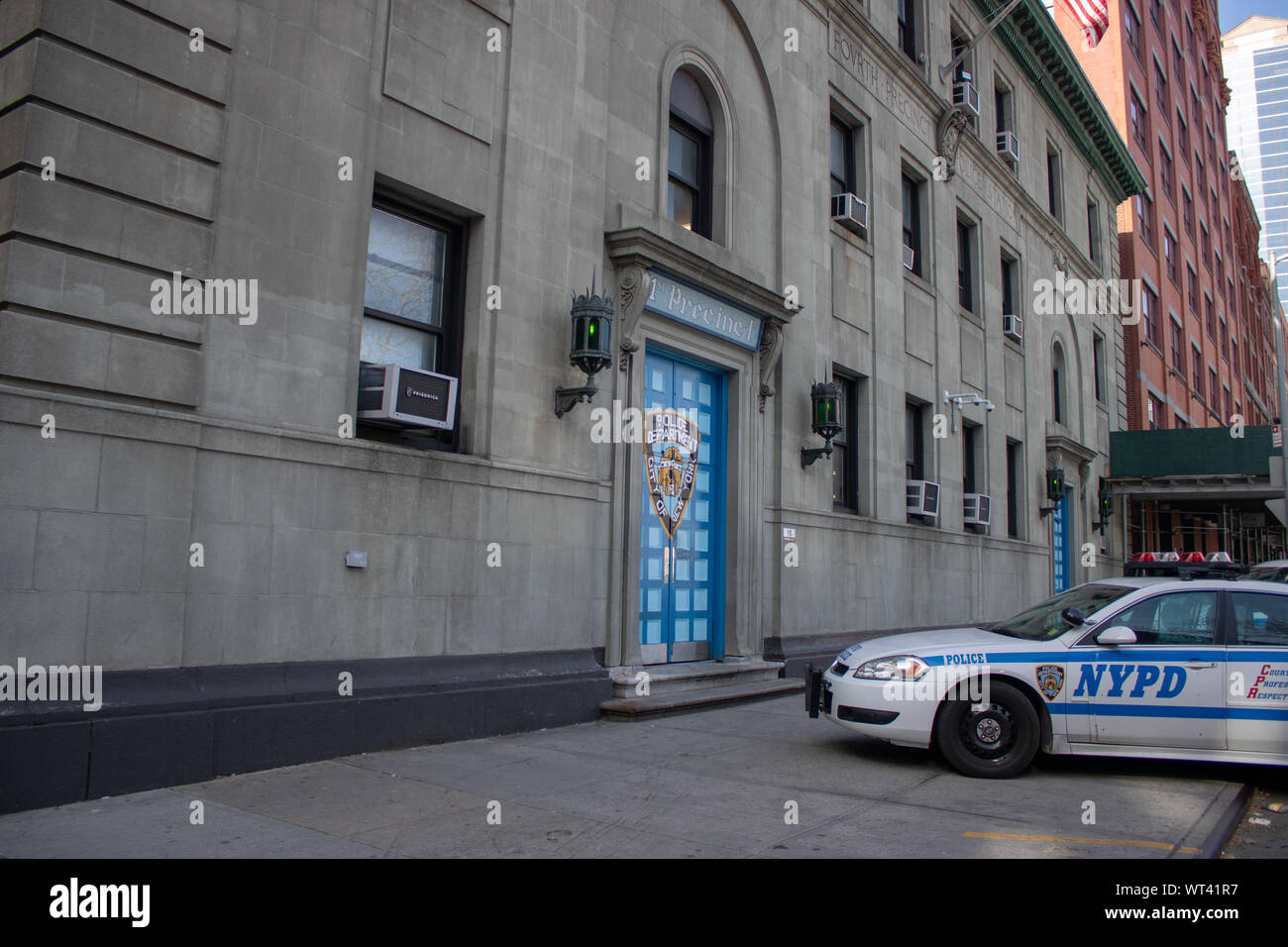 Nypd blue car hi-res stock photography and images - Alamy