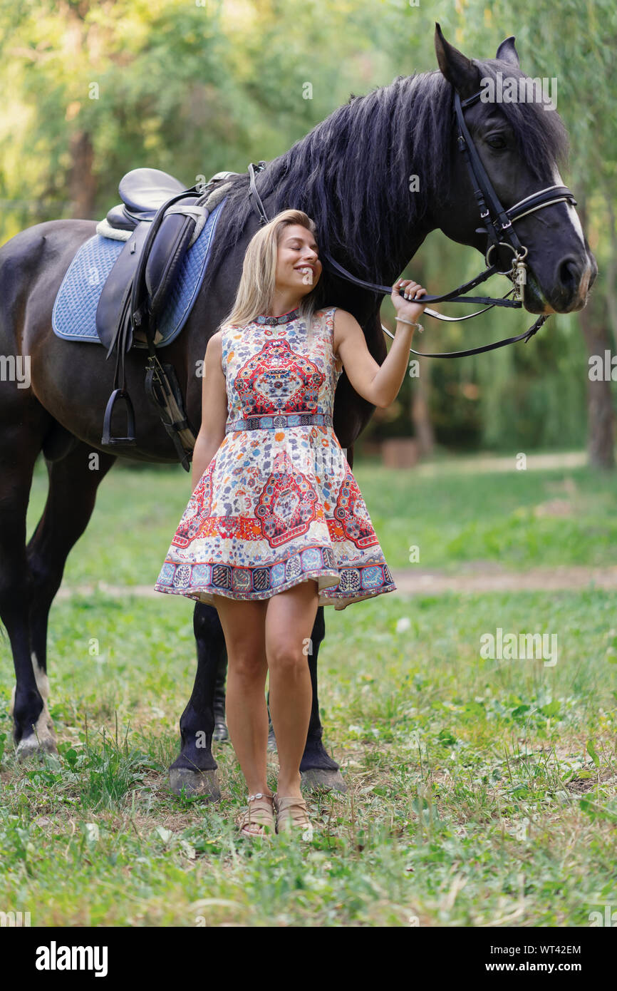 Woman and horse. | www.portonews.com