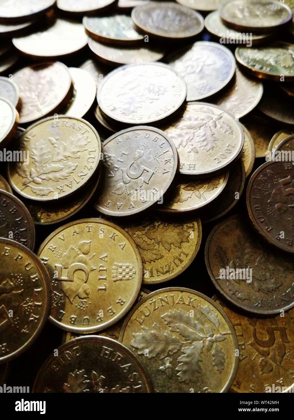 5 gold coins hi-res stock photography and images - Alamy