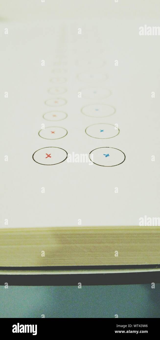 Cross circle hi-res stock photography and images - Alamy