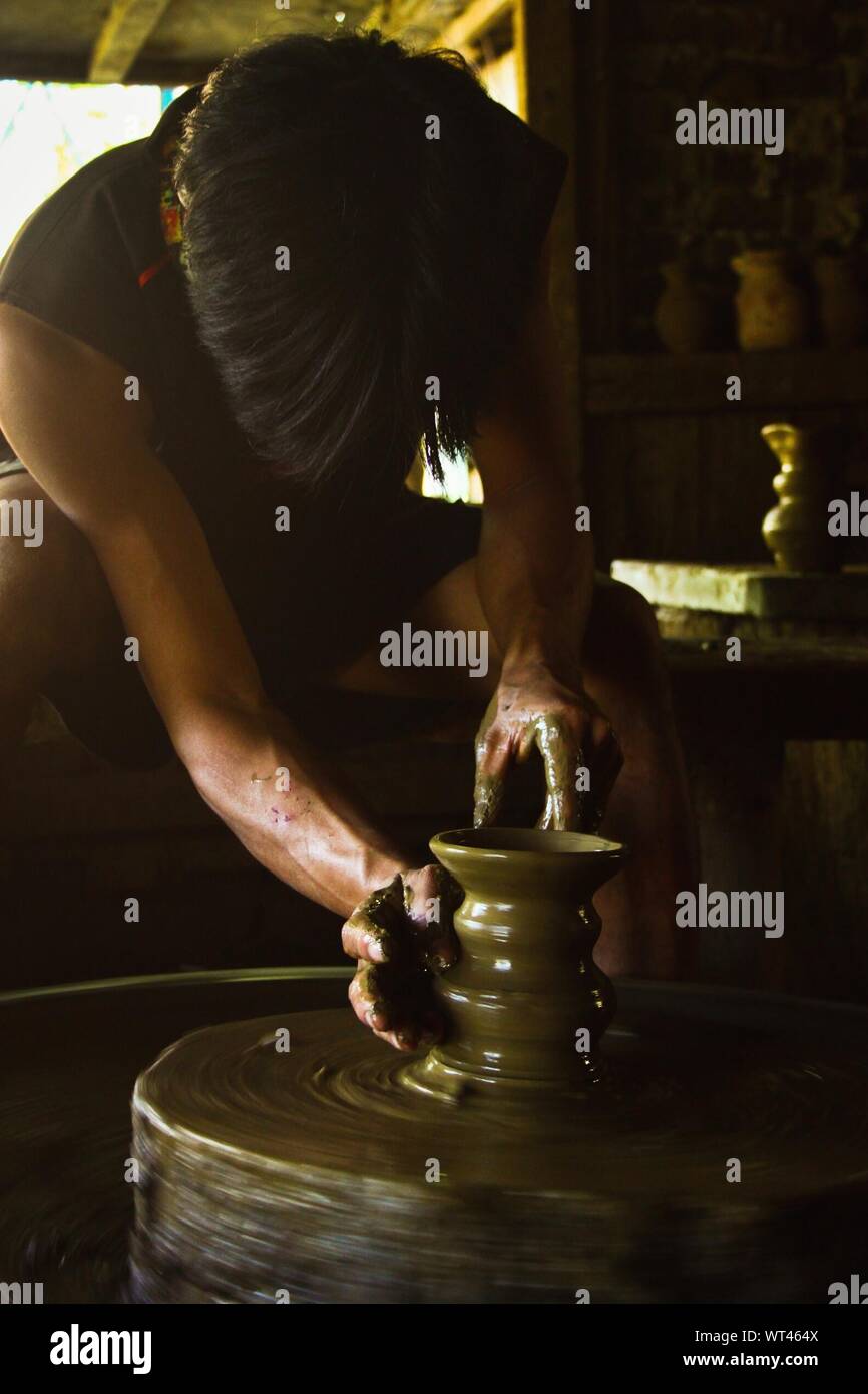 Potter working hi-res stock photography and images - Alamy
