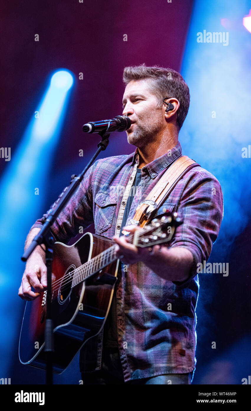 Josh turner country singer hi-res stock photography and images - Alamy
