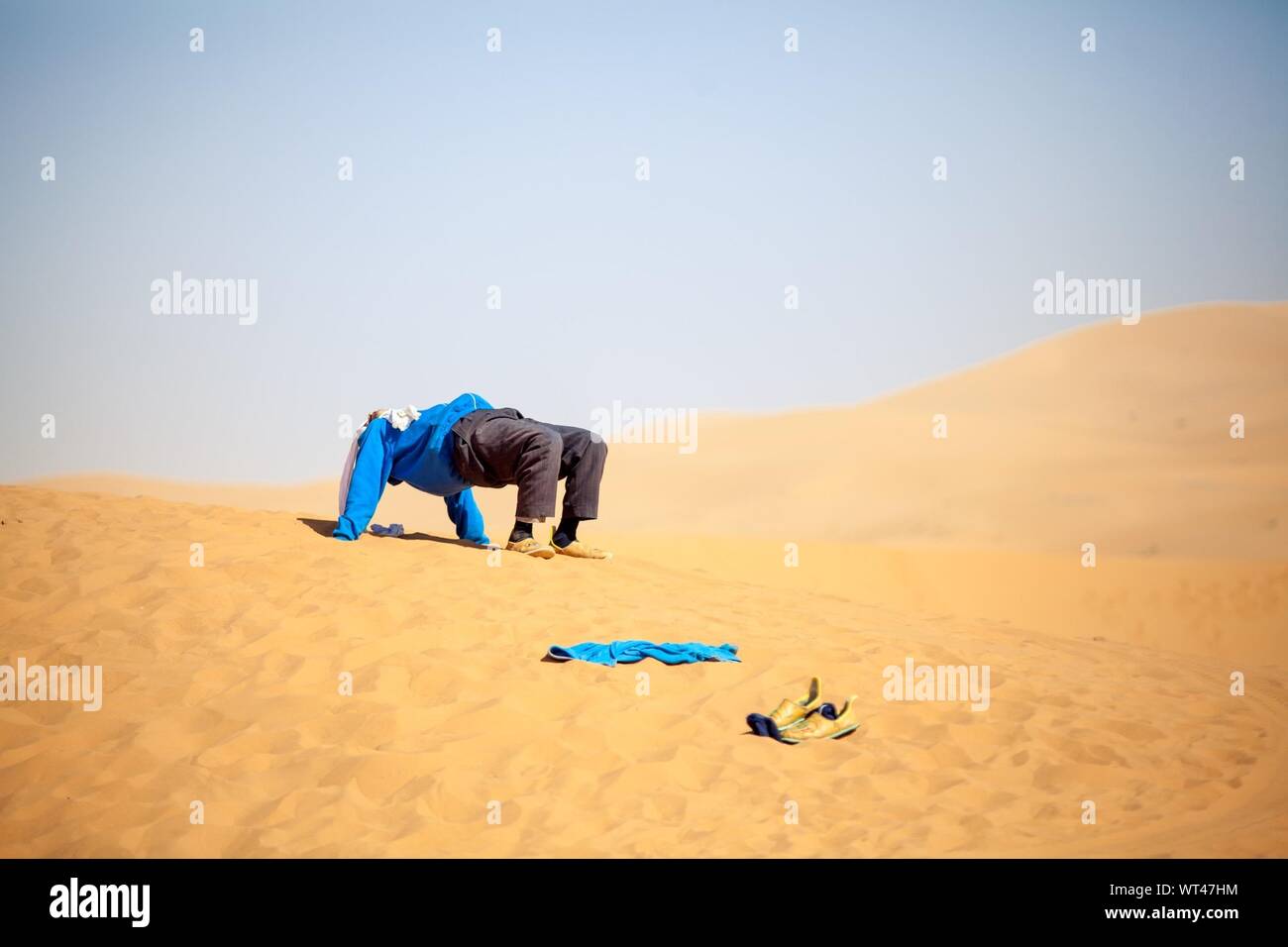 Man bending over backwards hi-res stock photography and images - Alamy