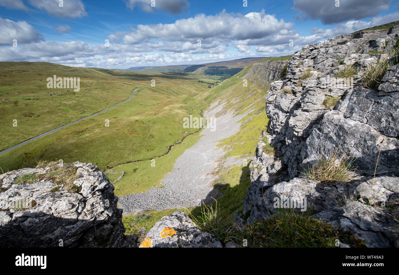 Oxnop Scar, a crop of limestone crags above Swaledale. Yorkshire Dales ...