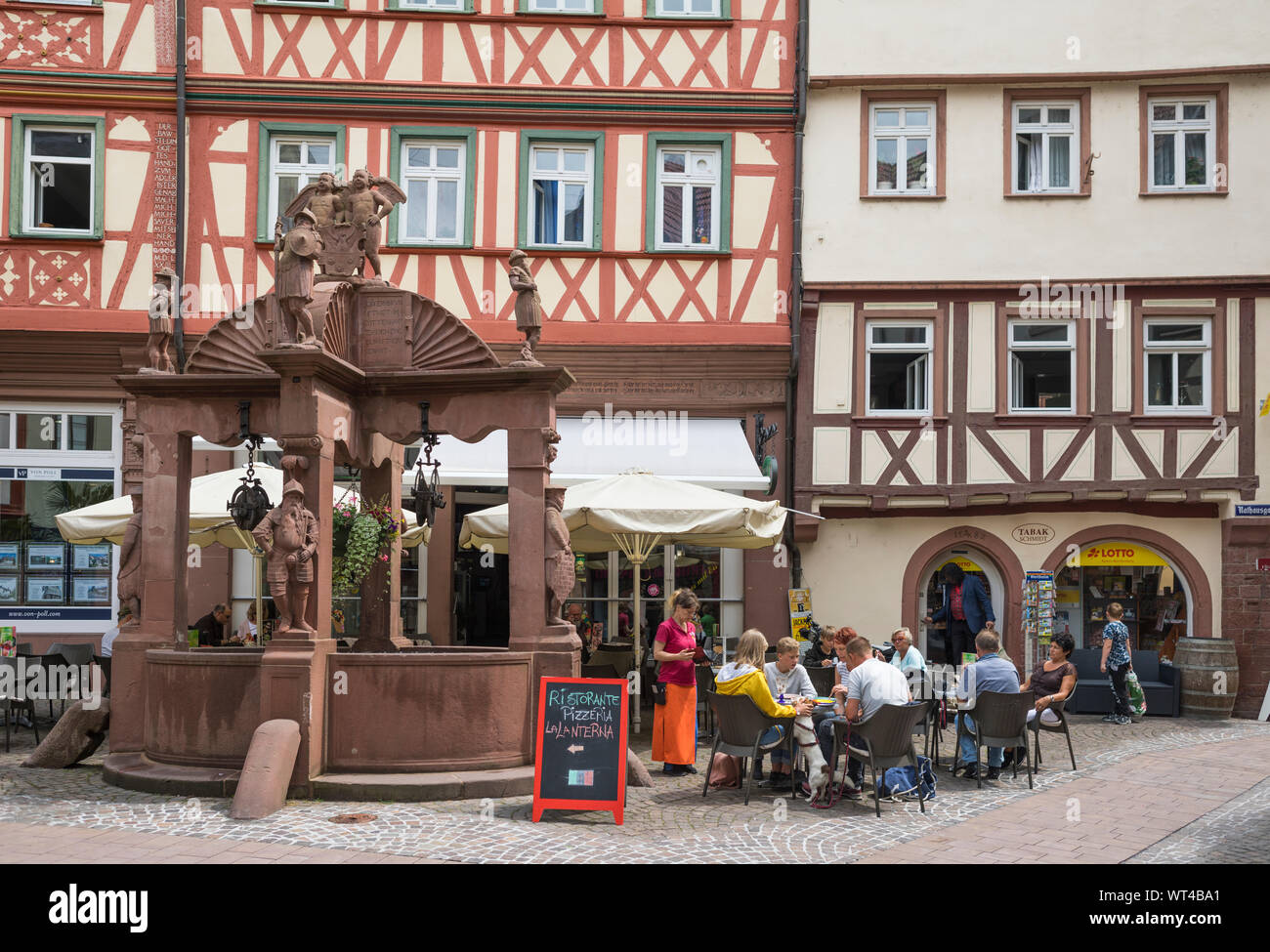 Waitress serving food family hi-res stock photography and images - Alamy