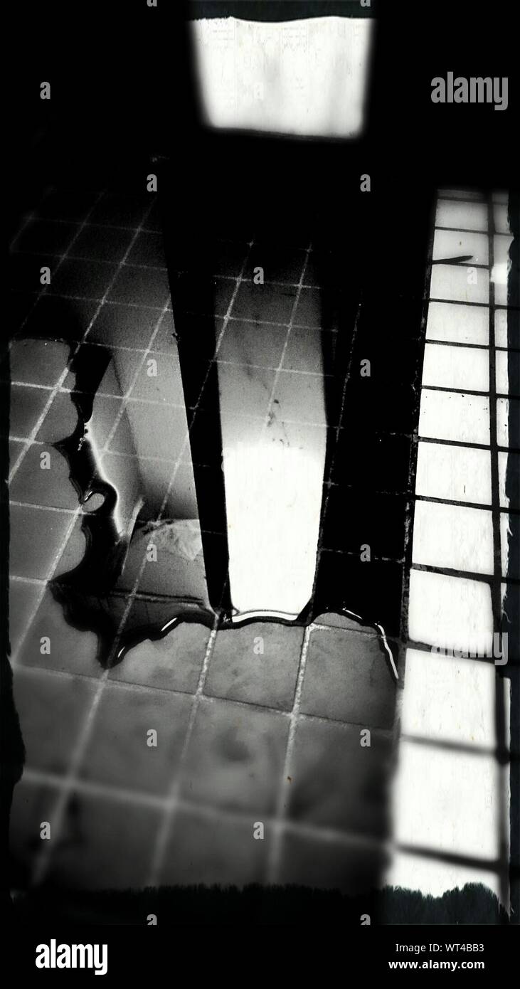 Reflection tile hi-res stock photography and images - Alamy