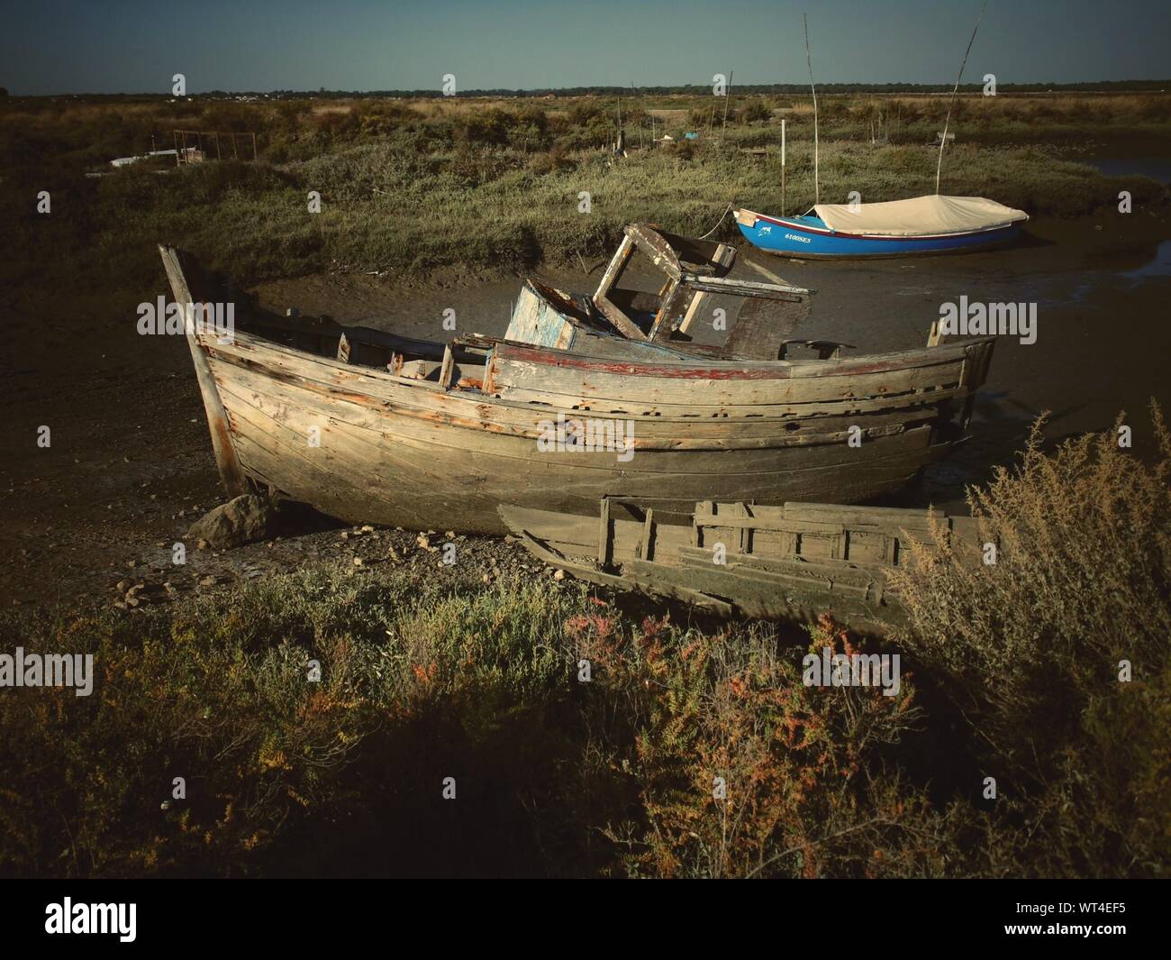 Run down boats hi-res stock photography and images - Alamy