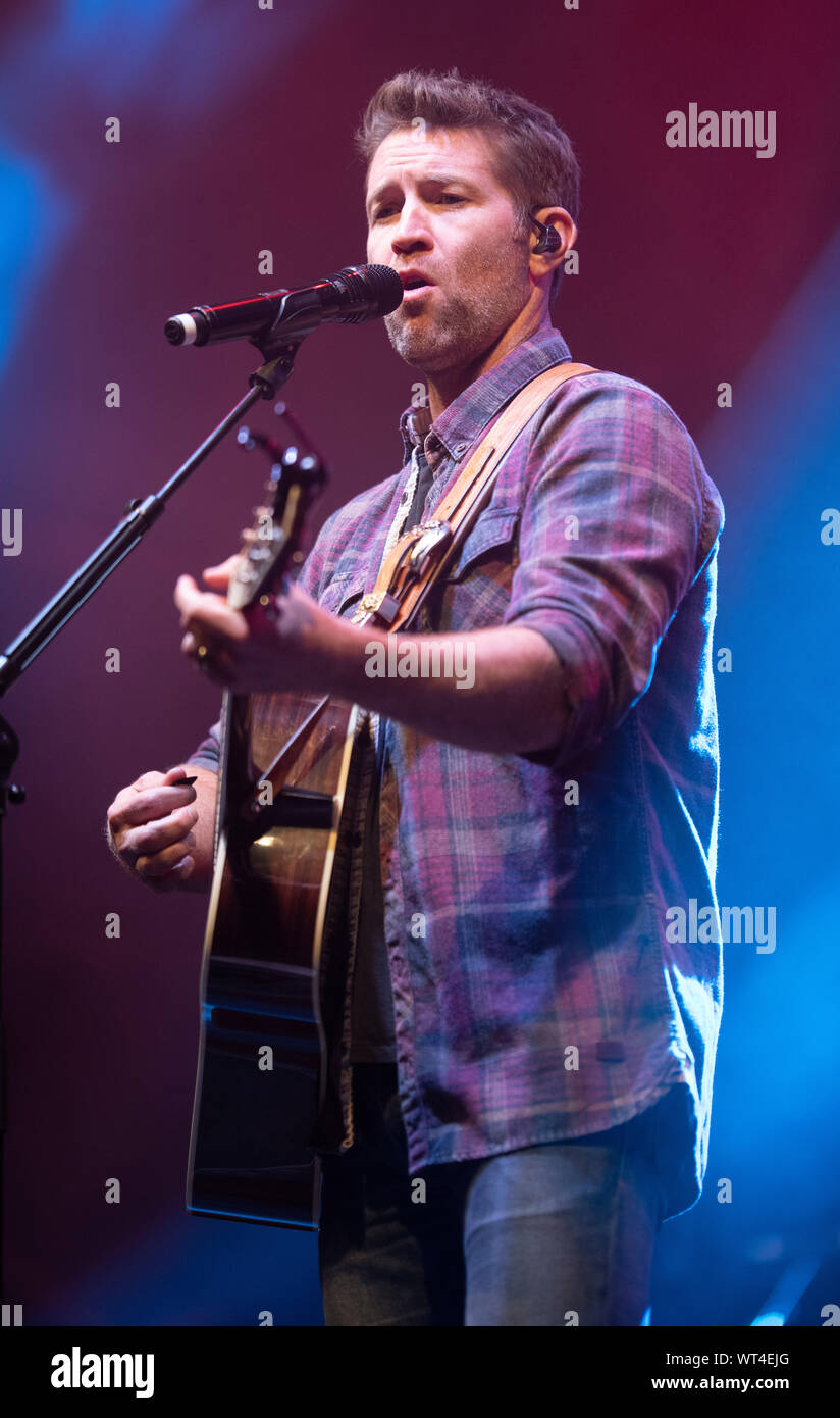 Josh turner country singer hi-res stock photography and images - Alamy