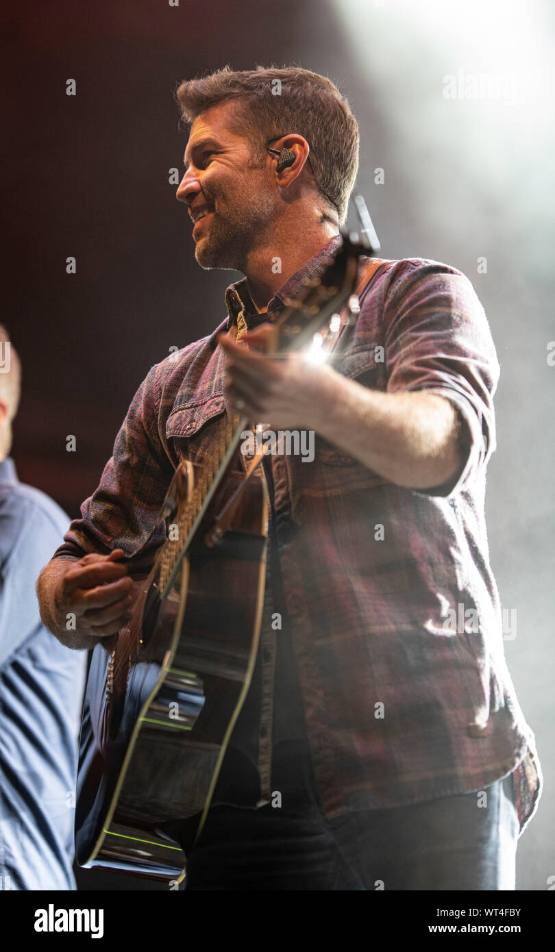 Josh turner country singer hi-res stock photography and images - Alamy