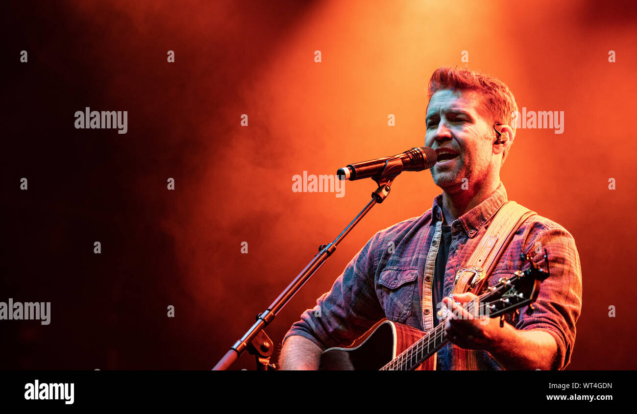 Josh turner country singer hi-res stock photography and images - Alamy