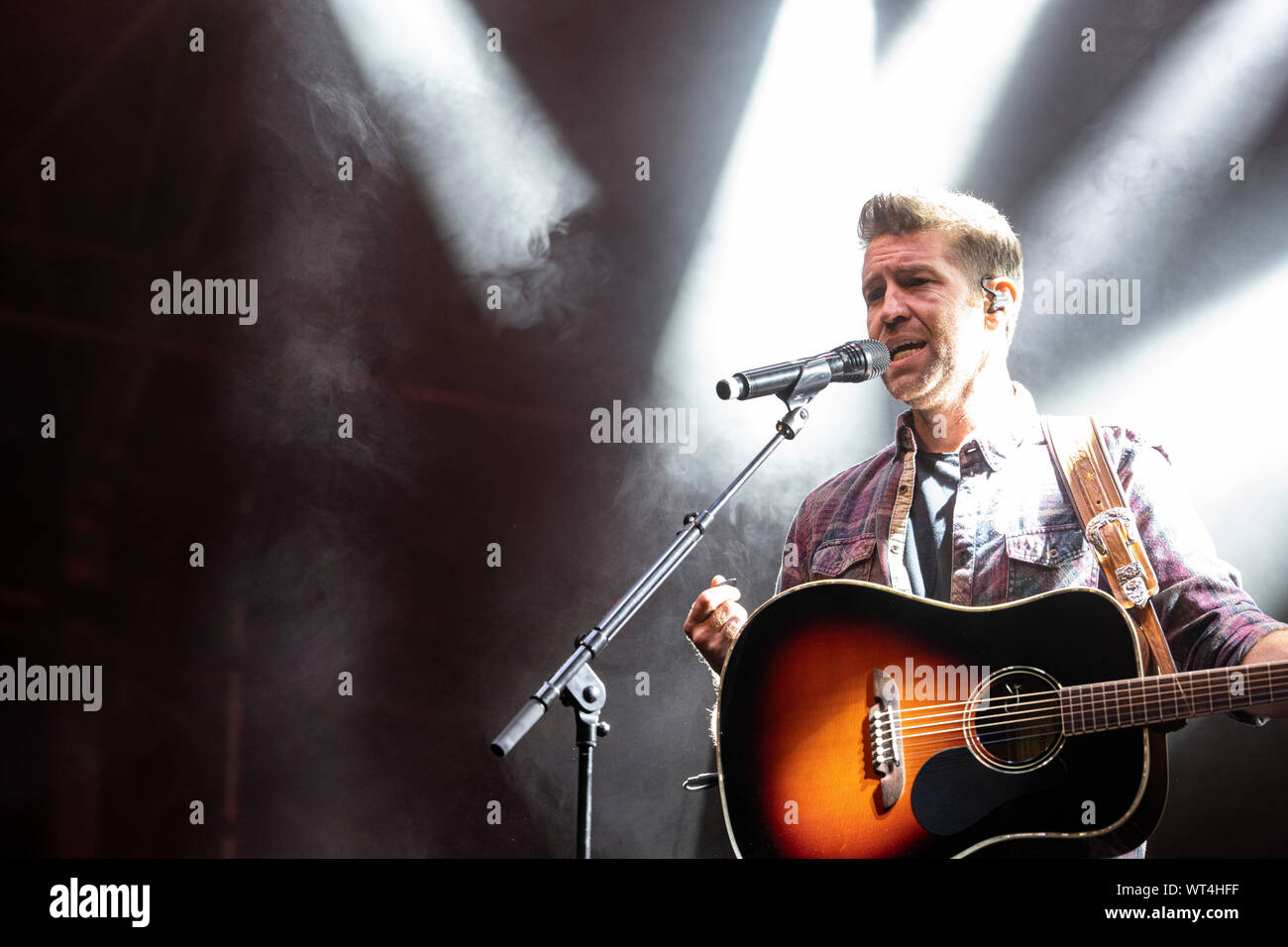 Josh turner country singer hi-res stock photography and images - Alamy