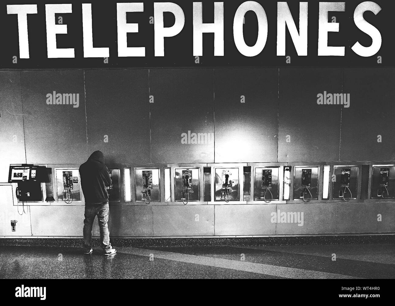 Row of pay phones hi-res stock photography and images - Alamy