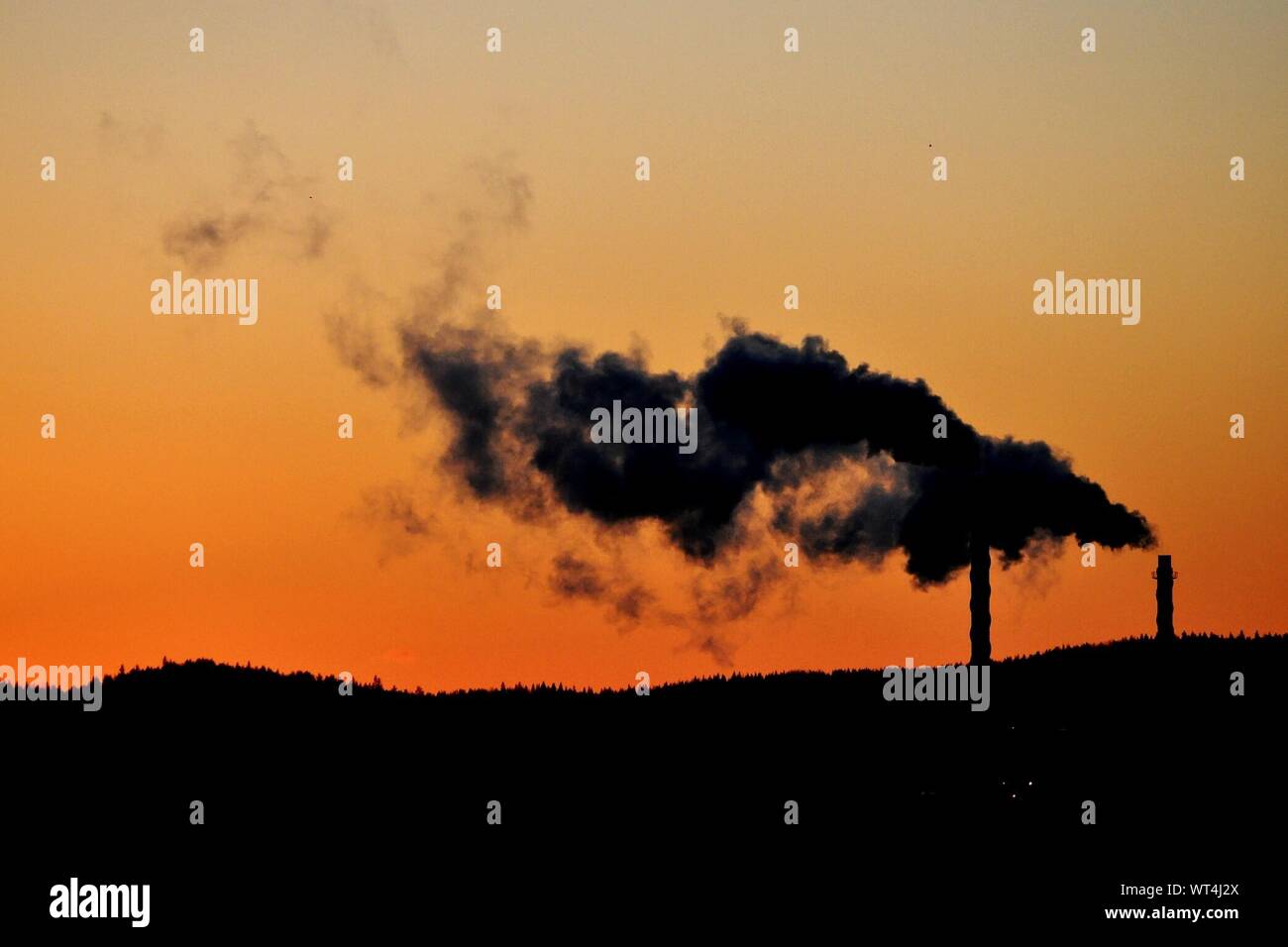 Smoke stacks emitting smoke hi-res stock photography and images - Alamy