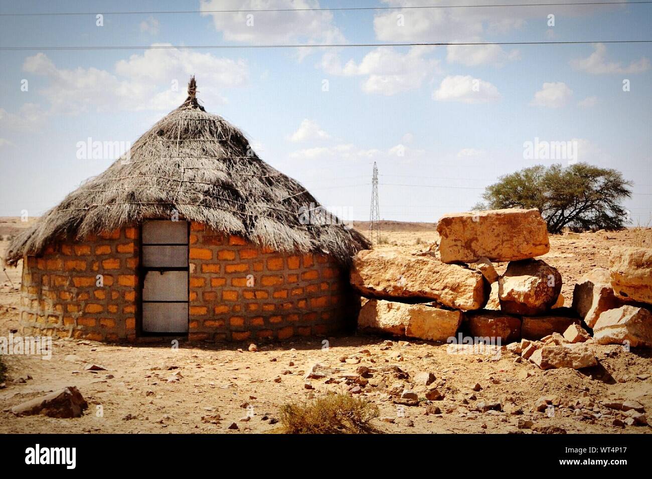 Arid house hi-res stock photography and images - Alamy