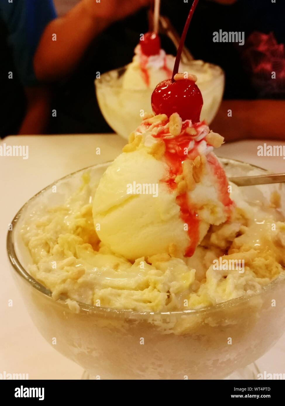 Cherry and vanilla ice cream hi-res stock photography and images - Alamy