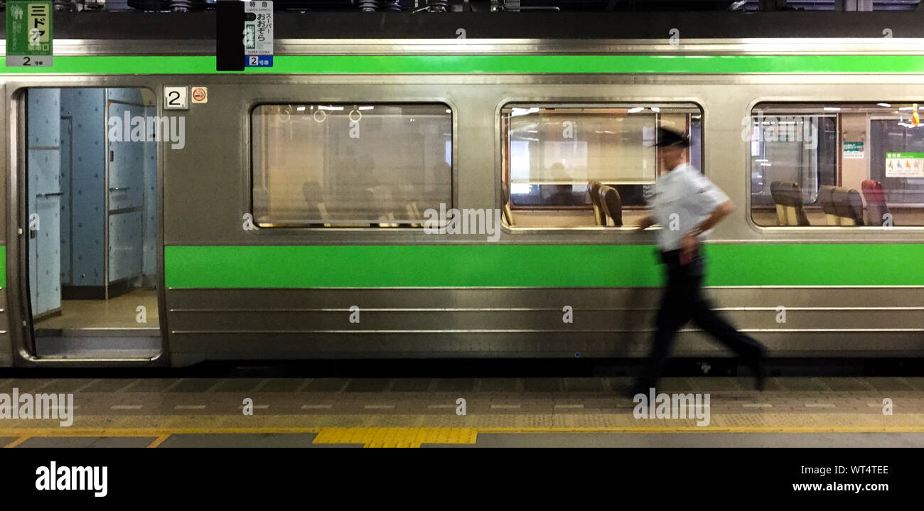Man running for train hi-res stock photography and images - Alamy