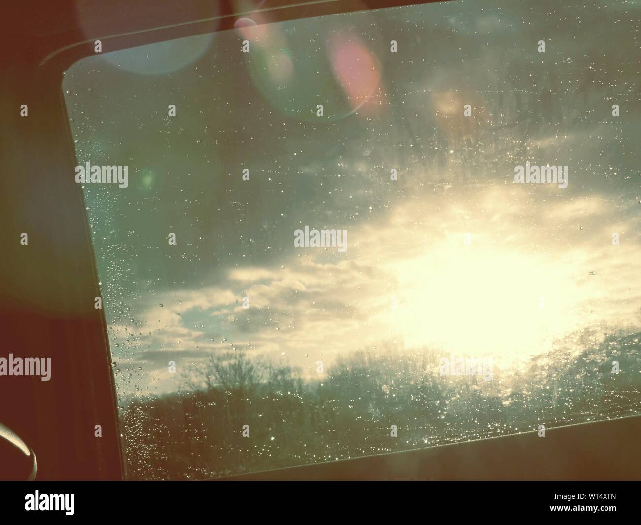 Sunlight shining through window hi-res stock photography and images - Alamy