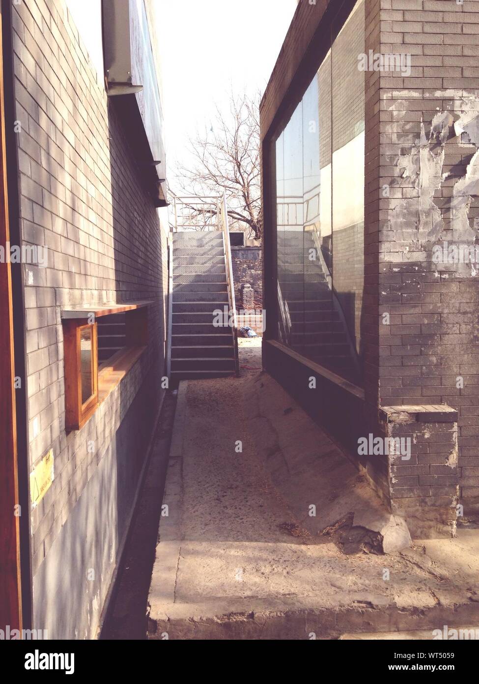 Footpath Between Buildings Leading To Steps Stock Photo - Alamy