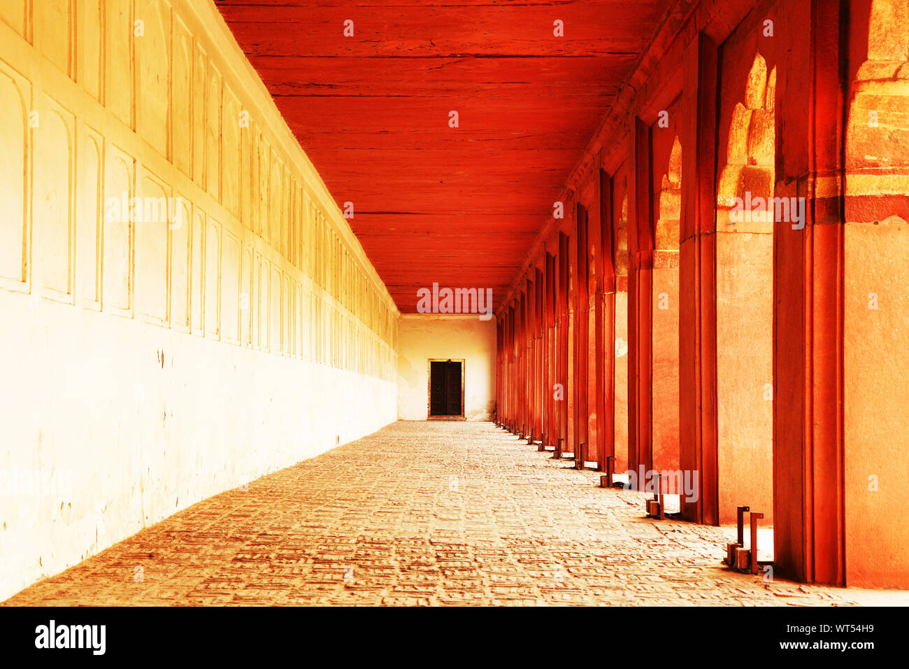Empty cities hi-res stock photography and images - Alamy