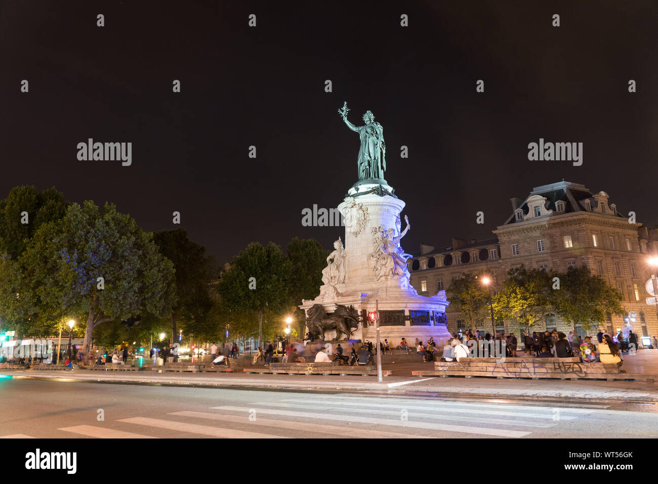 Statue de la republique place republique paris hi-res stock photography ...