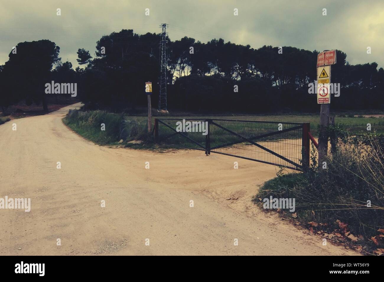 Metal gate with private property sign hi-res stock photography and ...
