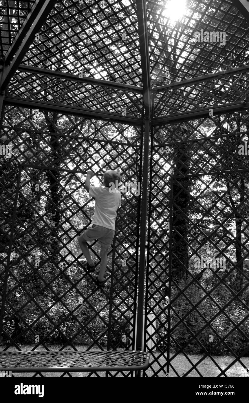 Climbing on bars hi-res stock photography and images - Alamy