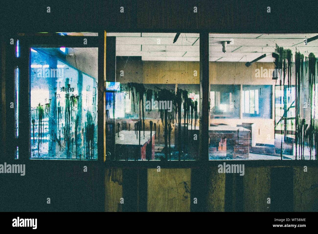 Abandoned office hi-res stock photography and images - Alamy