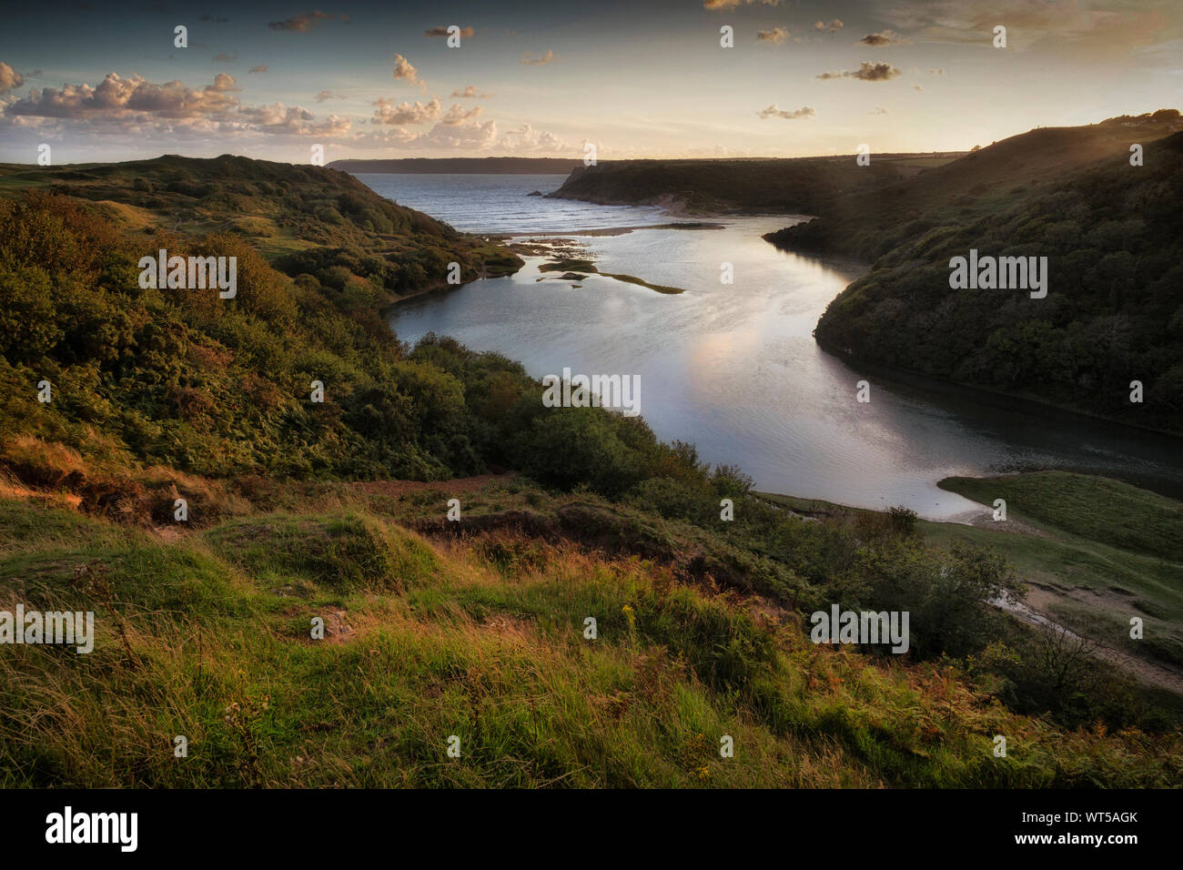 High cliffs hills green trees hi-res stock photography and images - Alamy