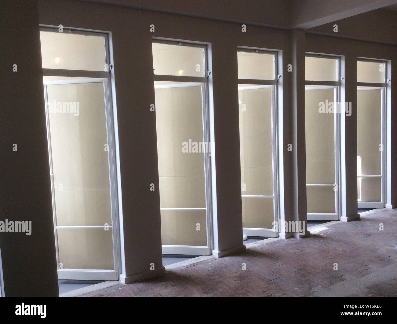 Row of doors hi-res stock photography and images - Alamy
