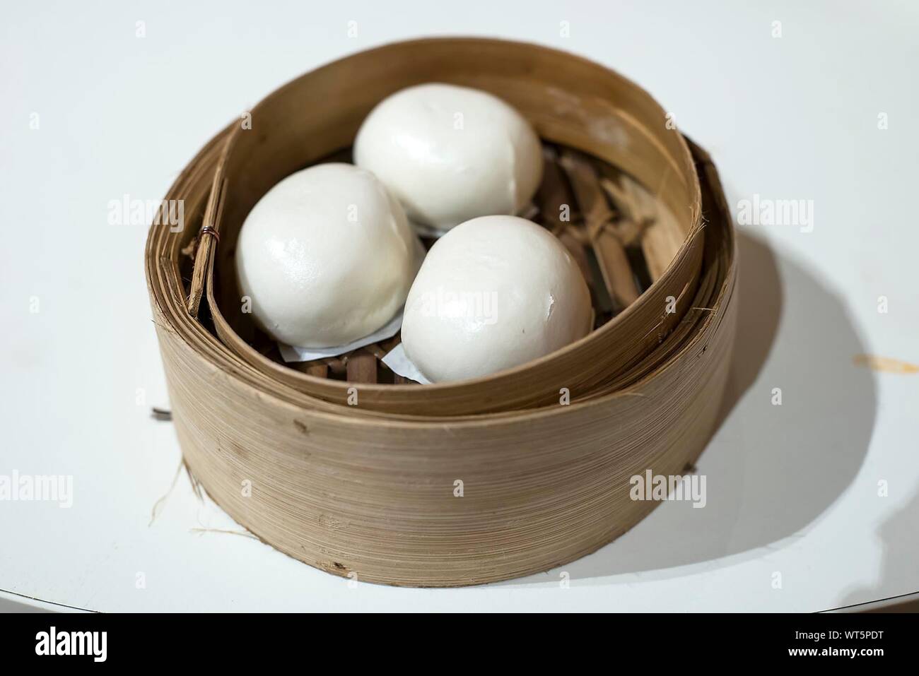 Bamboo dim sum basket hi-res stock photography and images - Alamy