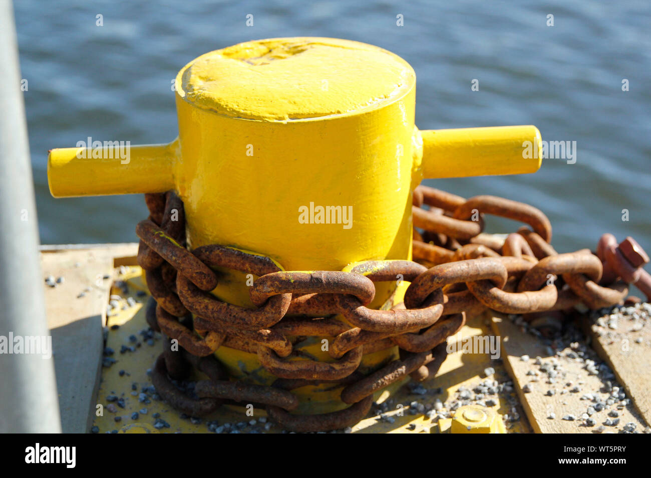 Dock bollard hi-res stock photography and images - Alamy