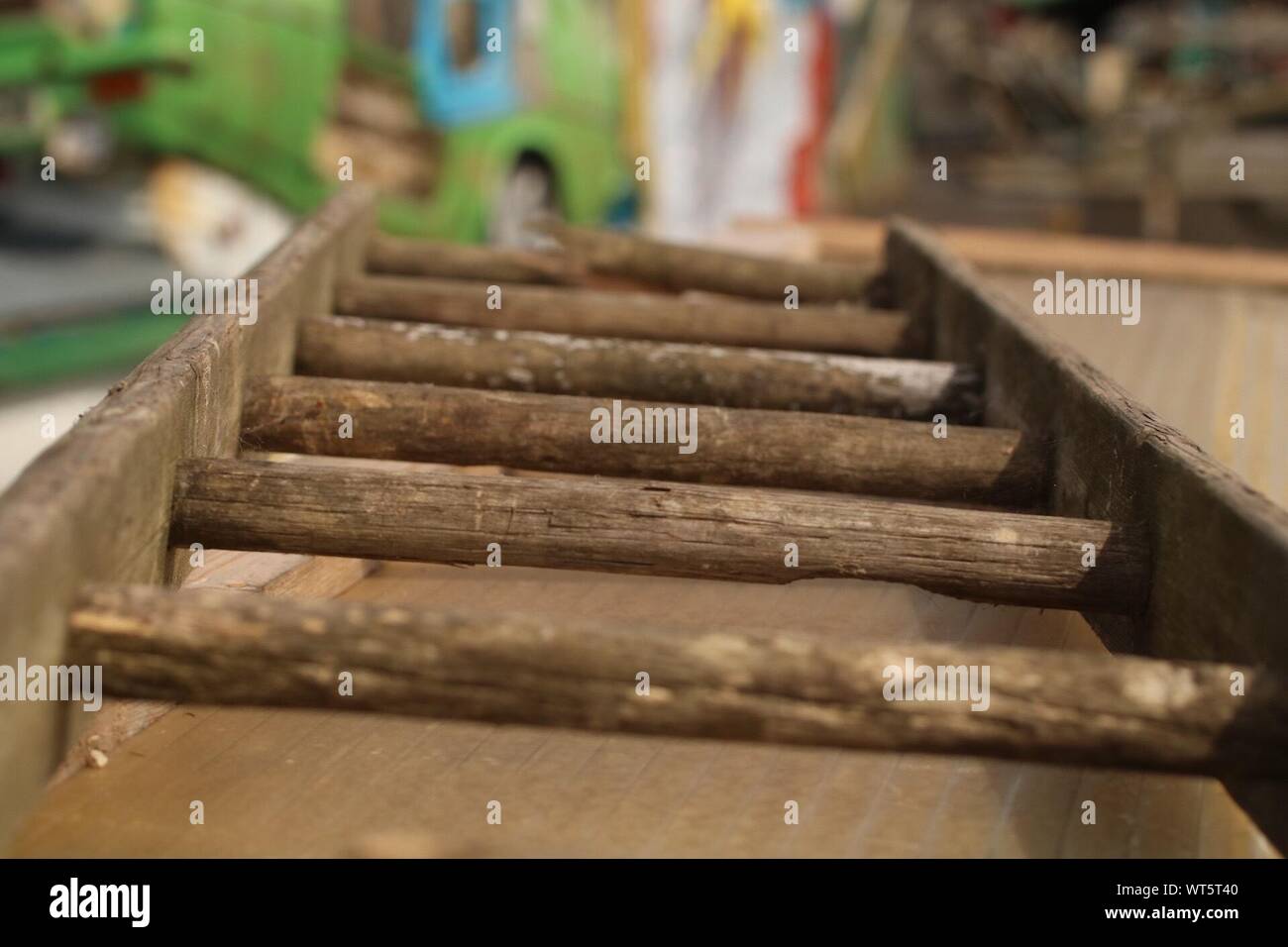 Wooden ladder hi-res stock photography and images - Alamy