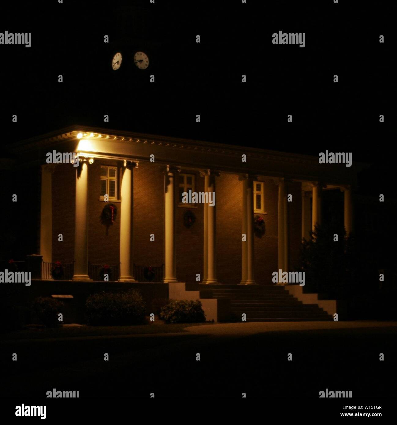 Exterior facade lit hi-res stock photography and images - Alamy