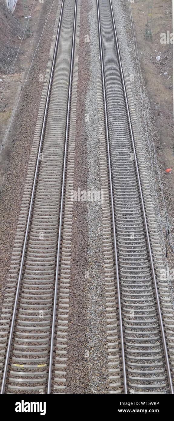 Parallel railroad tracks hi-res stock photography and images - Alamy