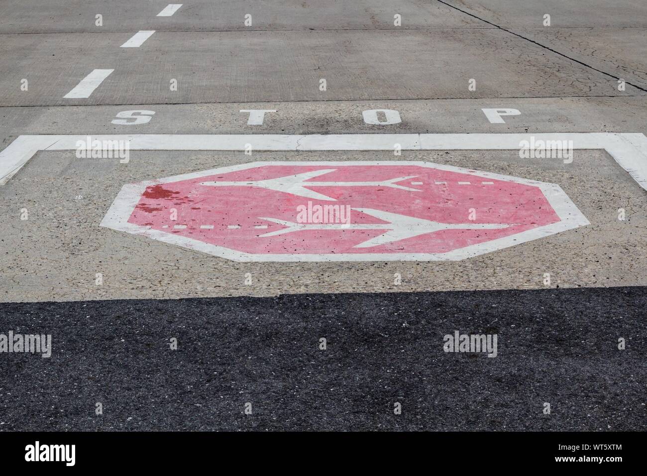 Airplane stop sign hi-res stock photography and images - Alamy