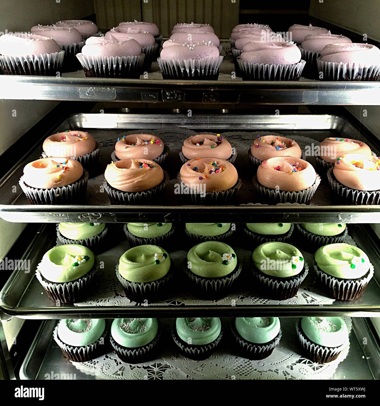 Stack cupcakes hi-res stock photography and images - Alamy