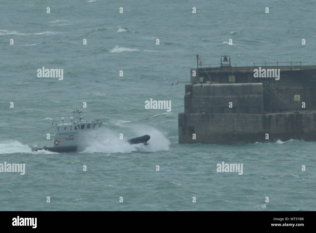 Border force patrol boat speedwell returning hi-res stock photography ...